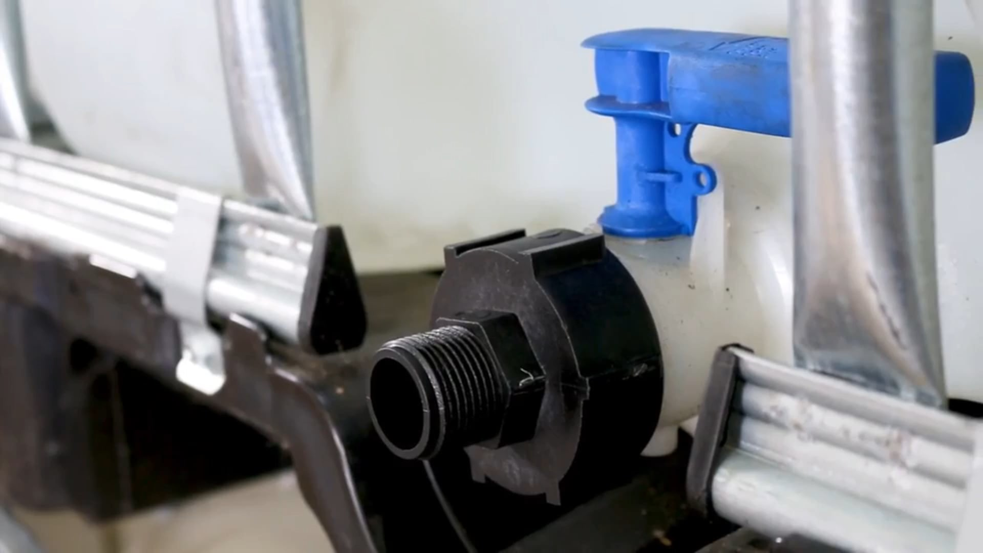 How to connect an IBC fitting | WaterWorld